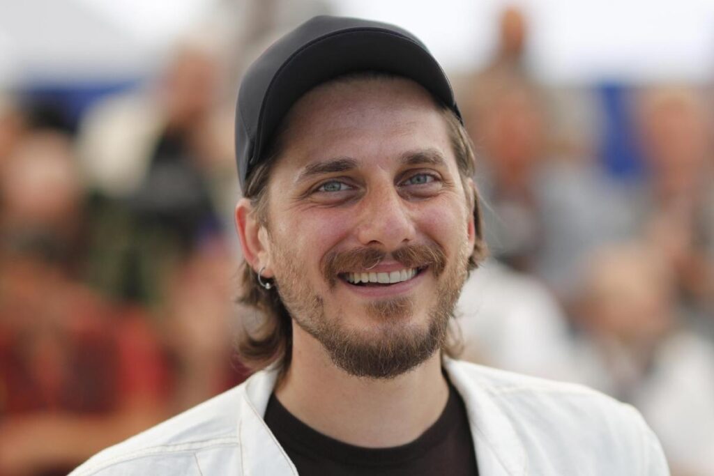 Luca Marinelli, chi è l’attore de Le otto montagne: età, foto, carriera ...